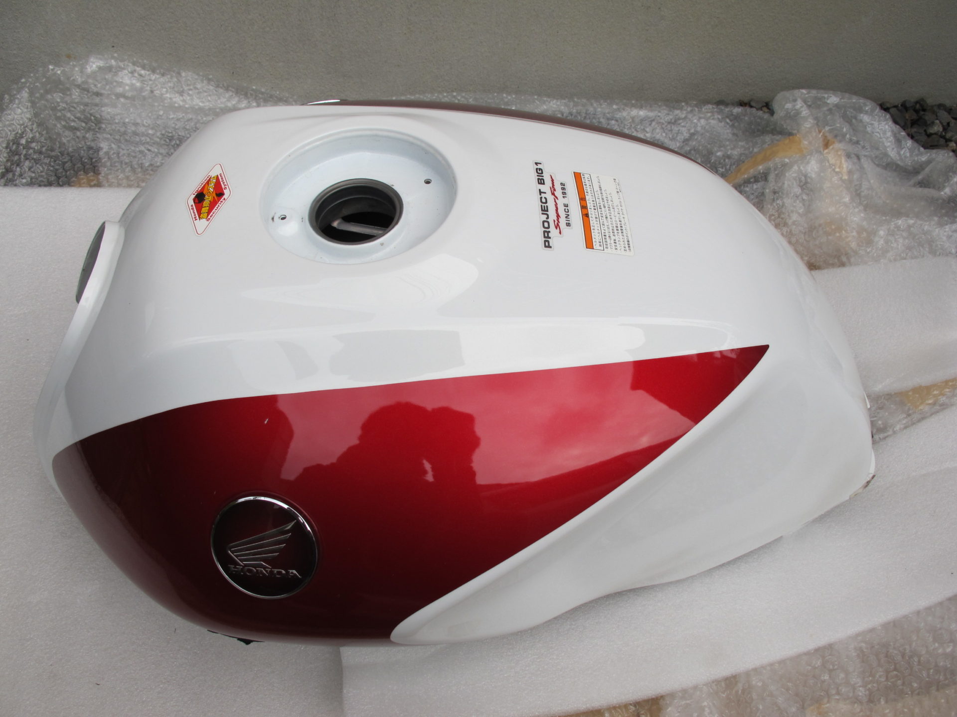 Honda CB1300 Fuel Tank to Estonia | vv.Japan